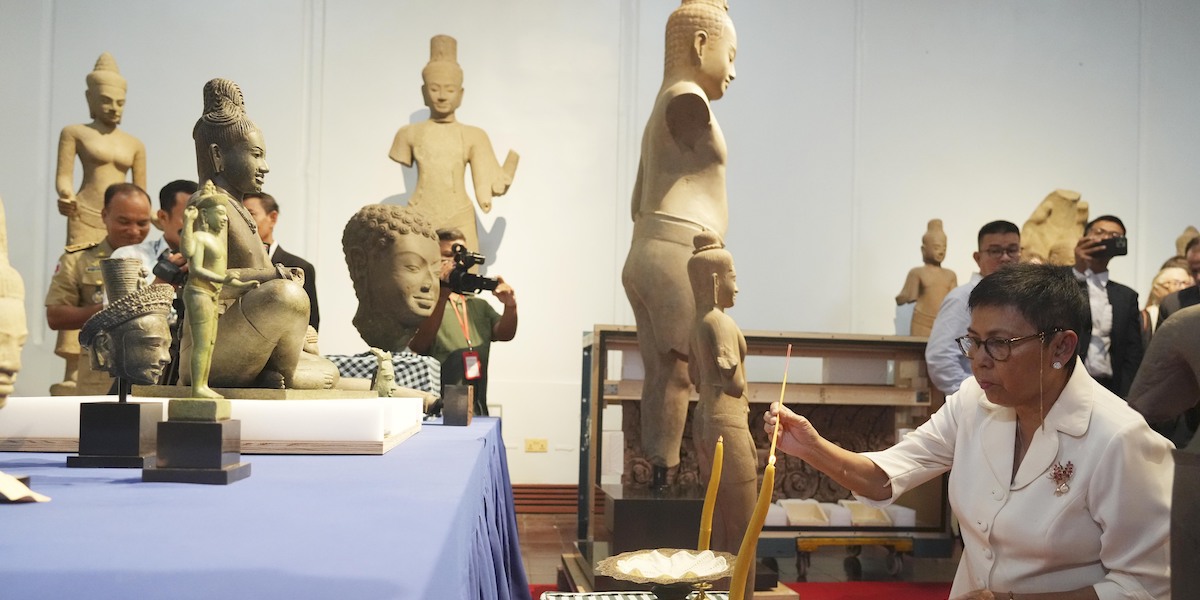 Nel Museo nazionale della Cambogia ci sono troppe statue