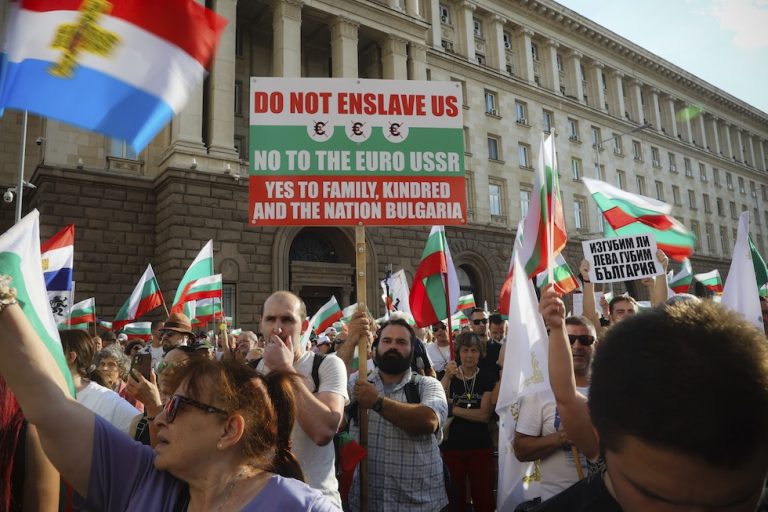 La Bulgaria potrà adottare l’euro dal 2026, infine